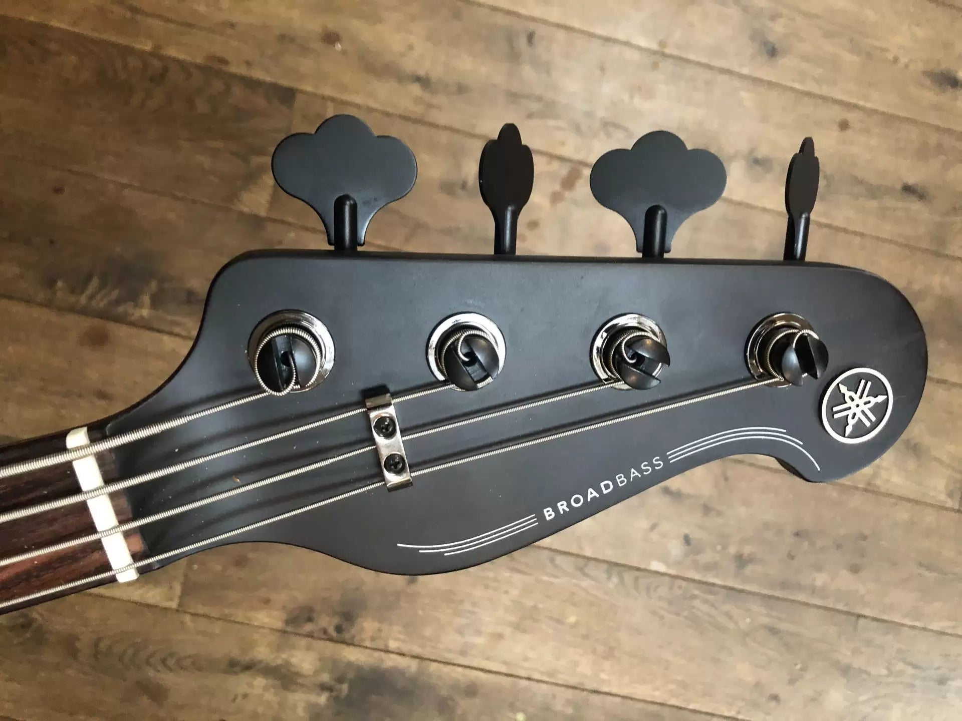 Replacing Yamaha BB Lightweight Machine Heads | BTN Music